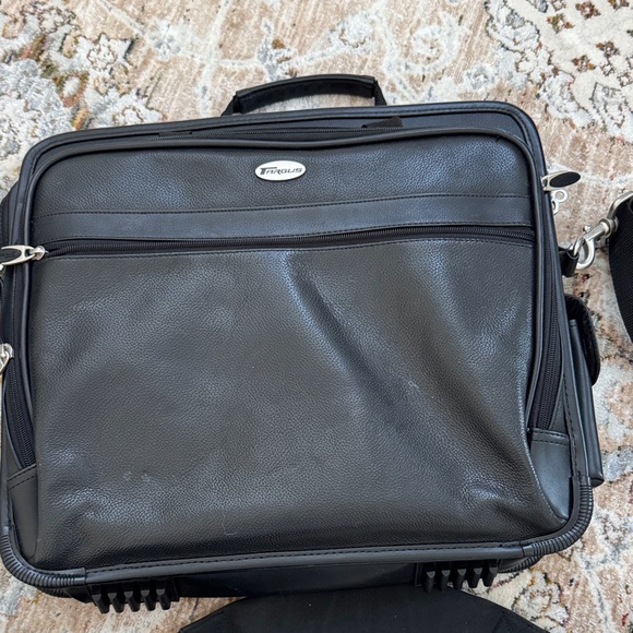 Targus | Bags | Targus Black Executive Laptop Bag | Poshmark